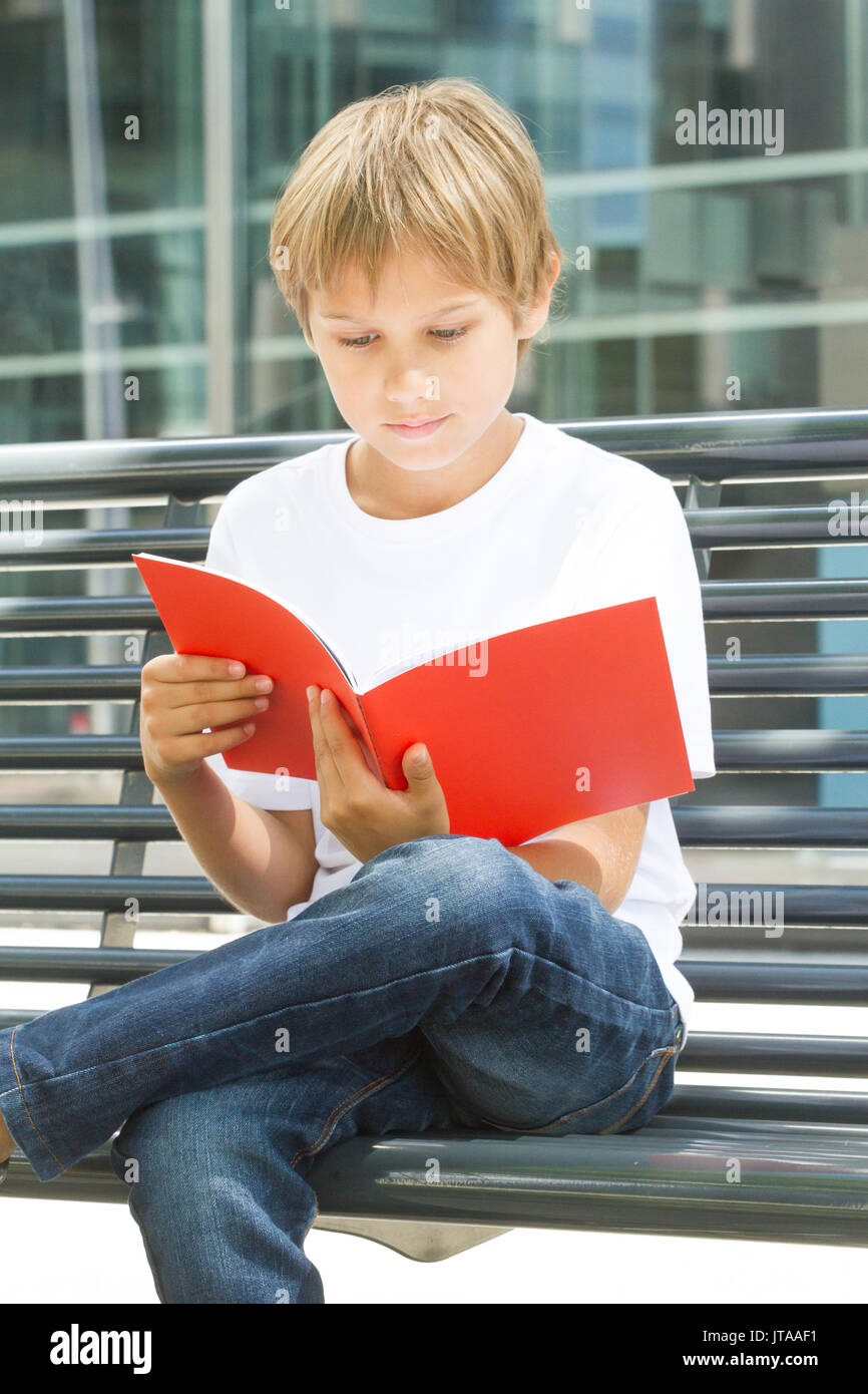Child and reading book hi-res stock photography and images - Alamy