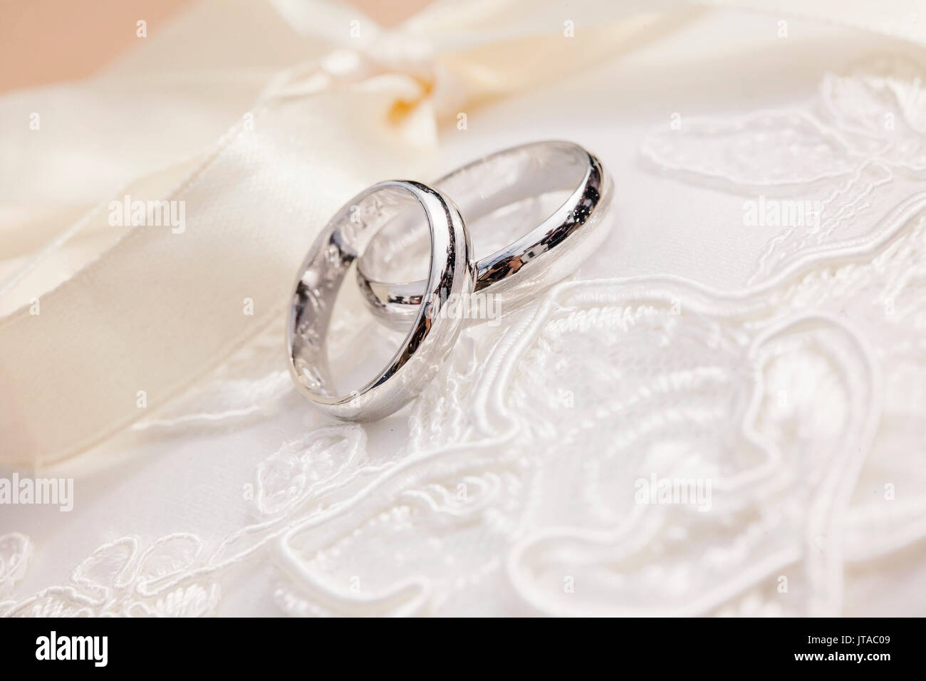 Wedding rings on beautiful background Stock Photo - Alamy