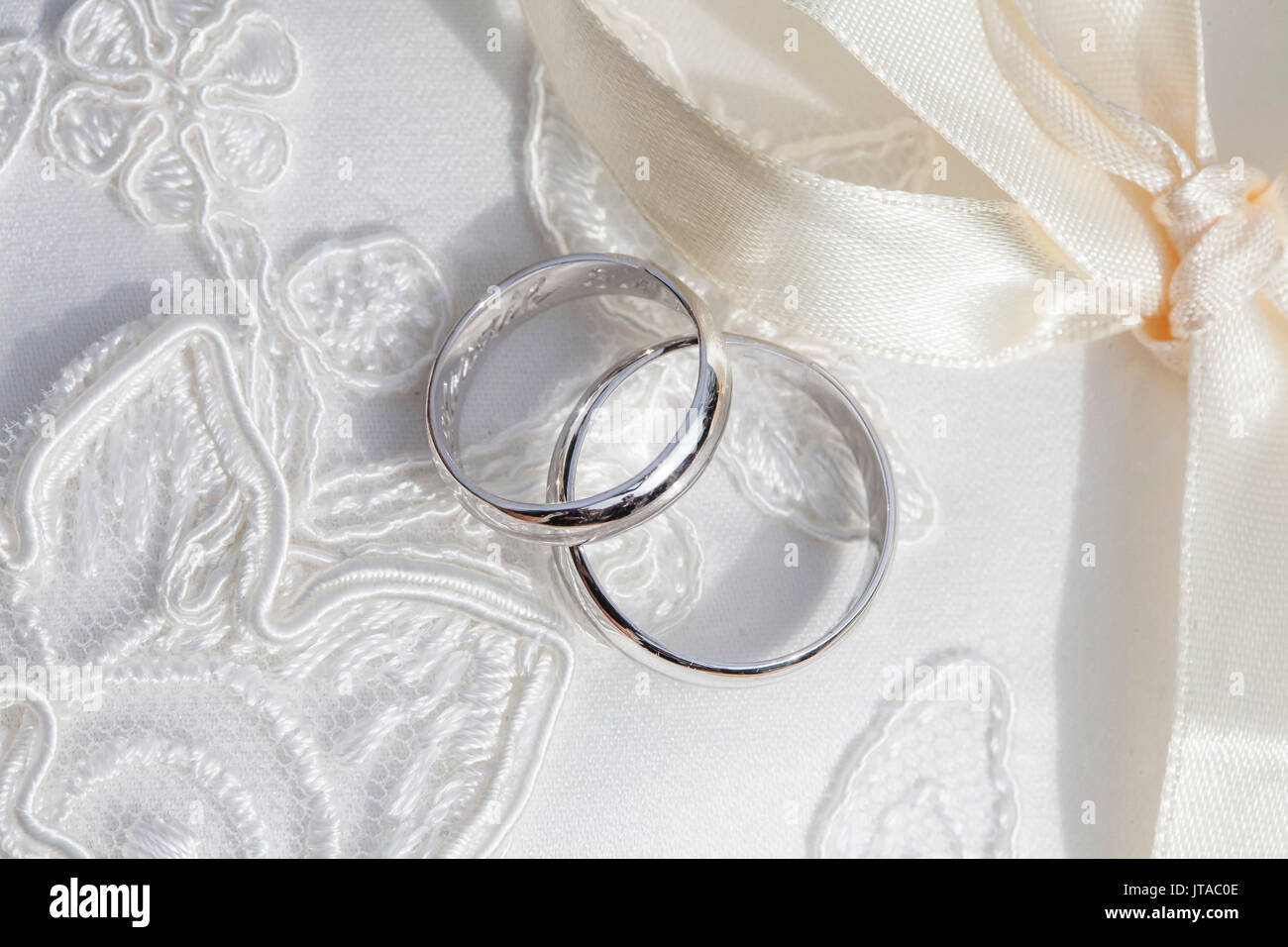Wedding rings on beautiful background Stock Photo - Alamy