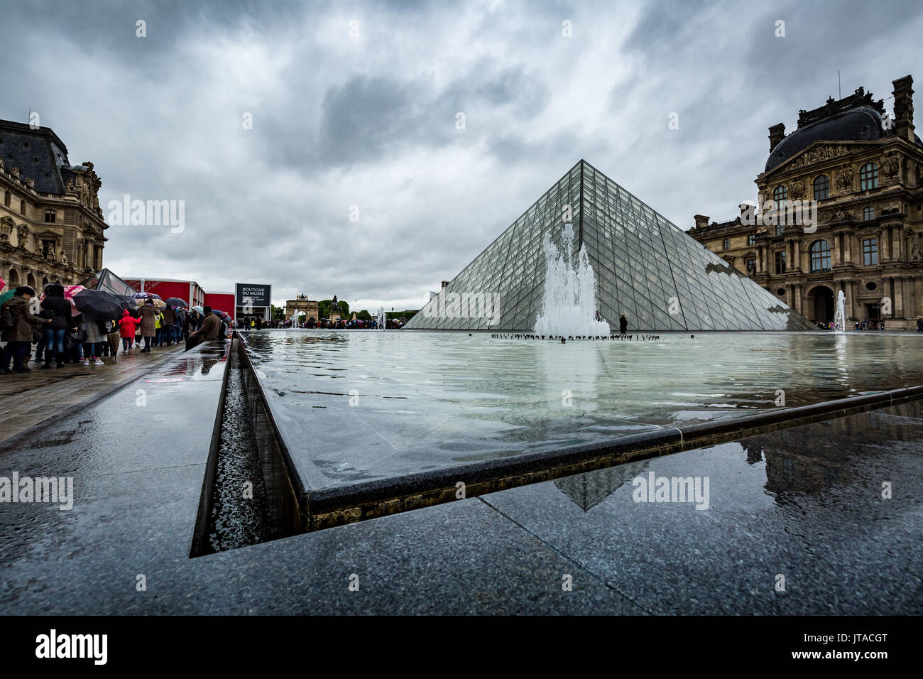 Entrance pyramid hi-res stock photography and images - Alamy