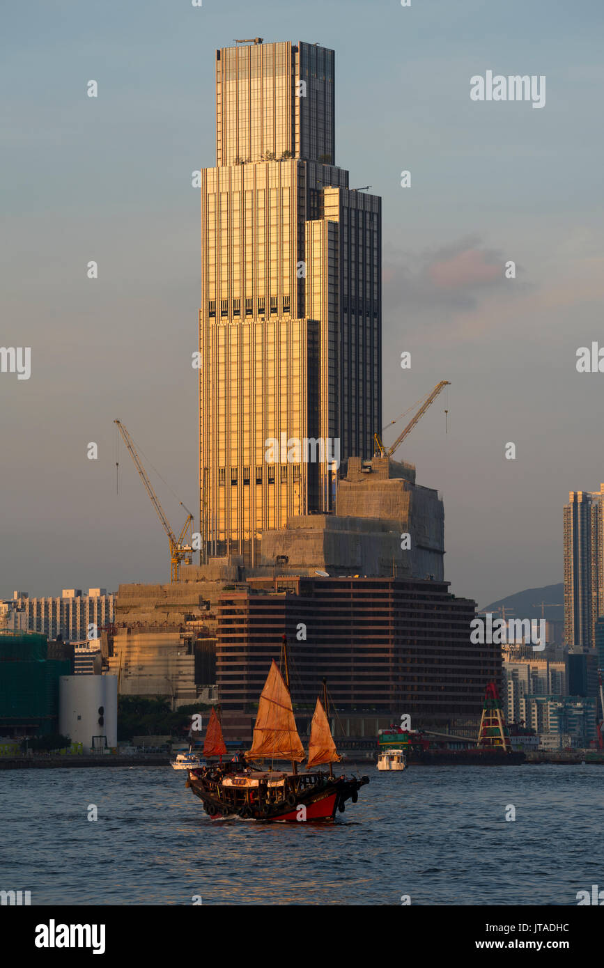 Traditional Chinese junk, Victoria harbor, Hong Kong, China Stock Photo ...