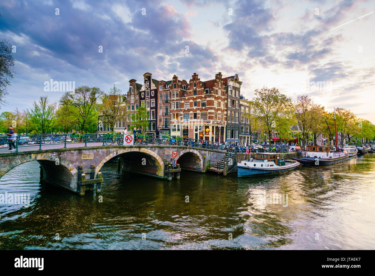 Dutch houses canal amsterdam hi-res stock photography and images - Alamy