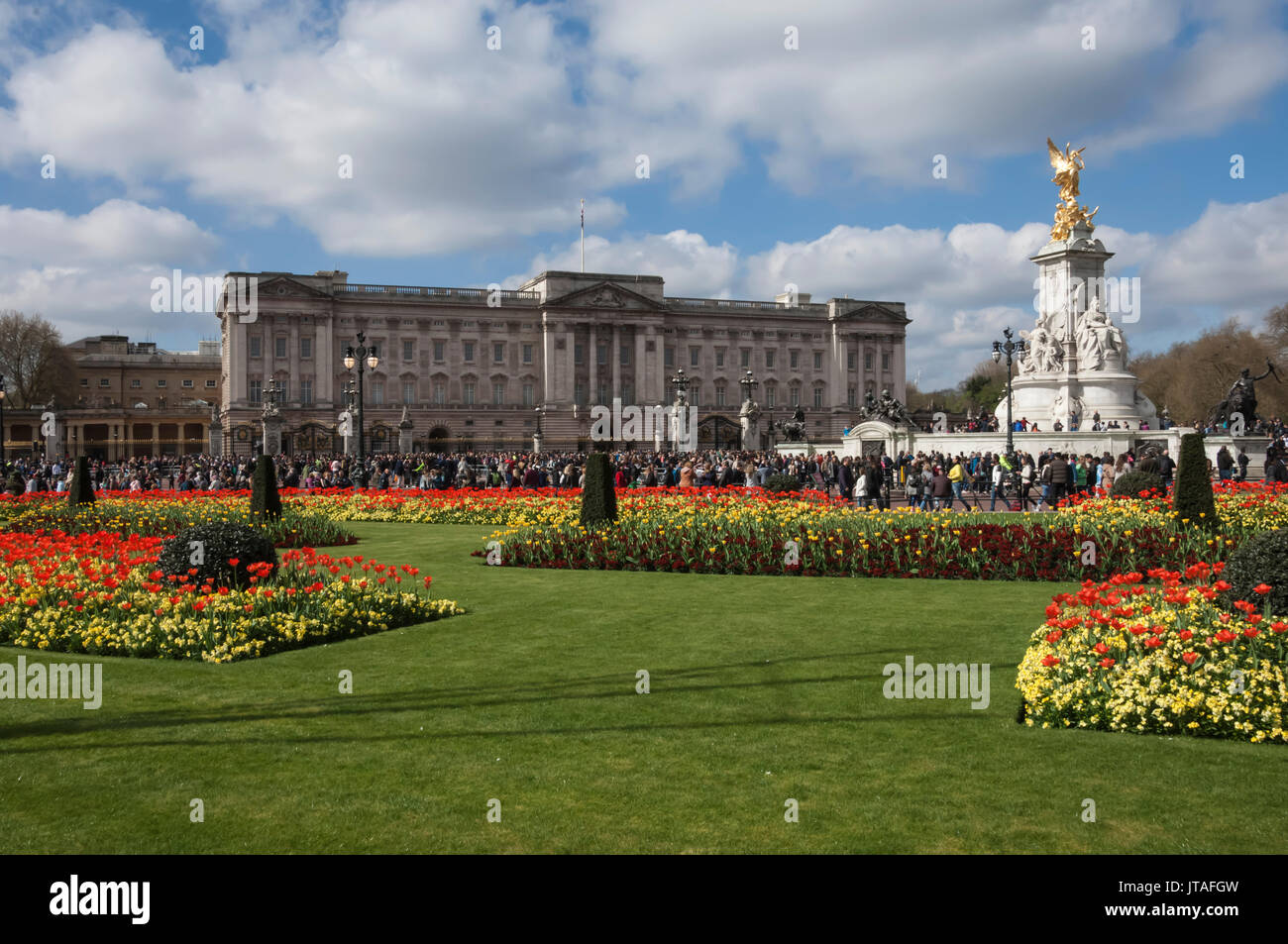Buckingham palace side view hi-res stock photography and images - Alamy