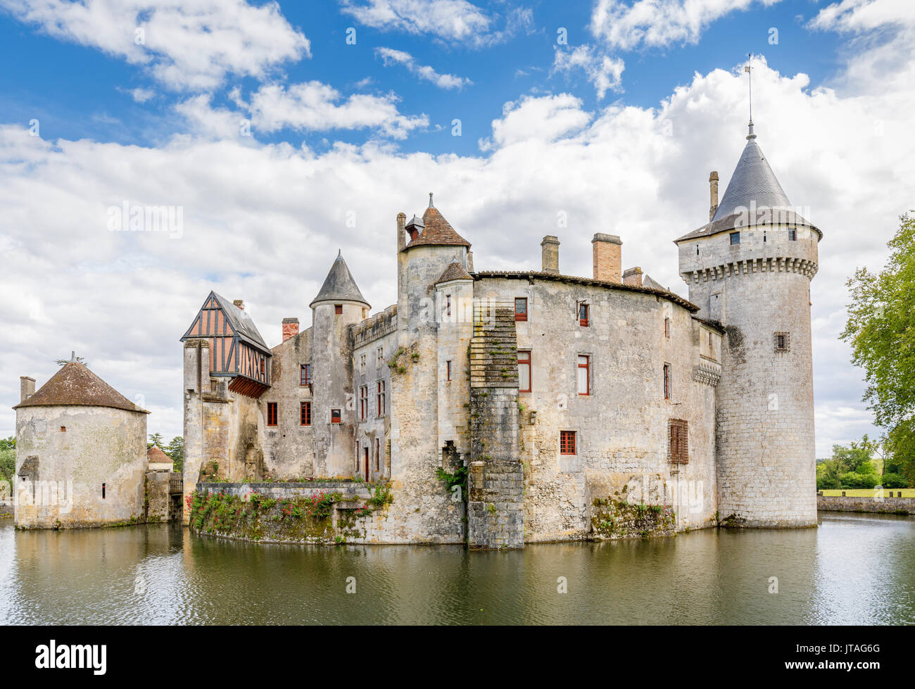Feudal castle hi-res stock photography and images - Alamy