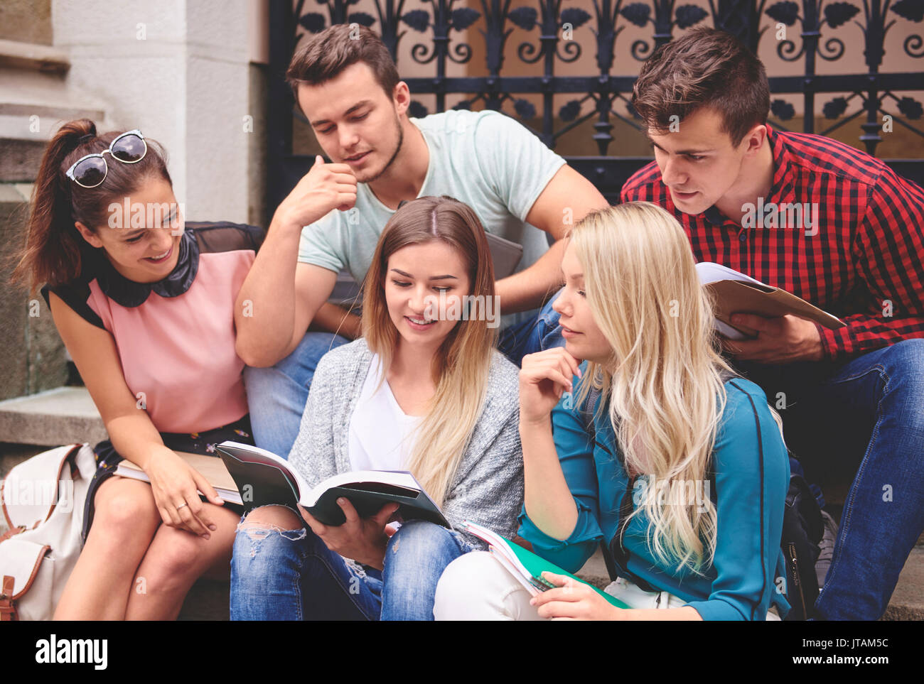Student studying brainstorming library hi-res stock photography and ...
