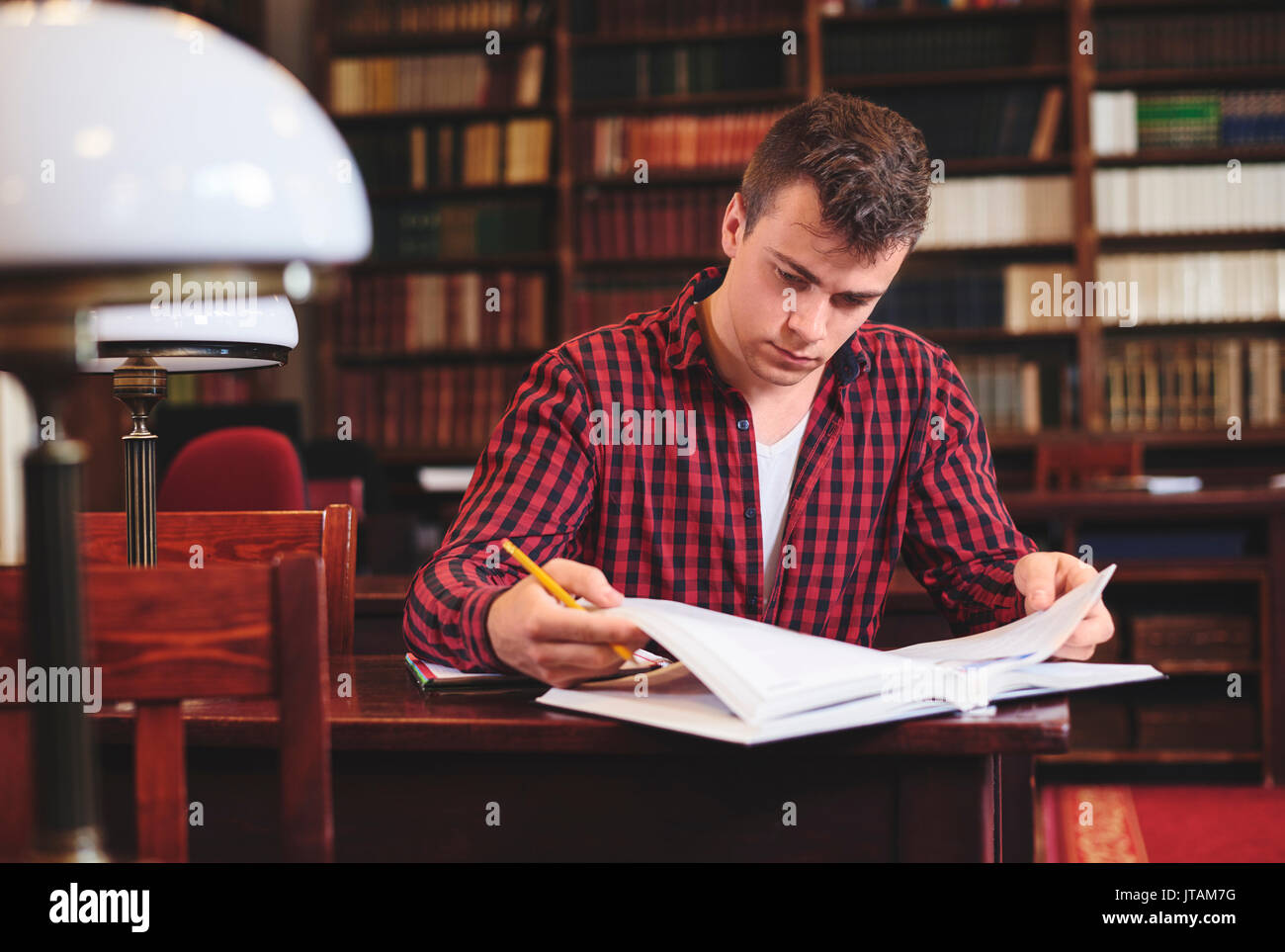 Browsing university hi-res stock photography and images - Alamy