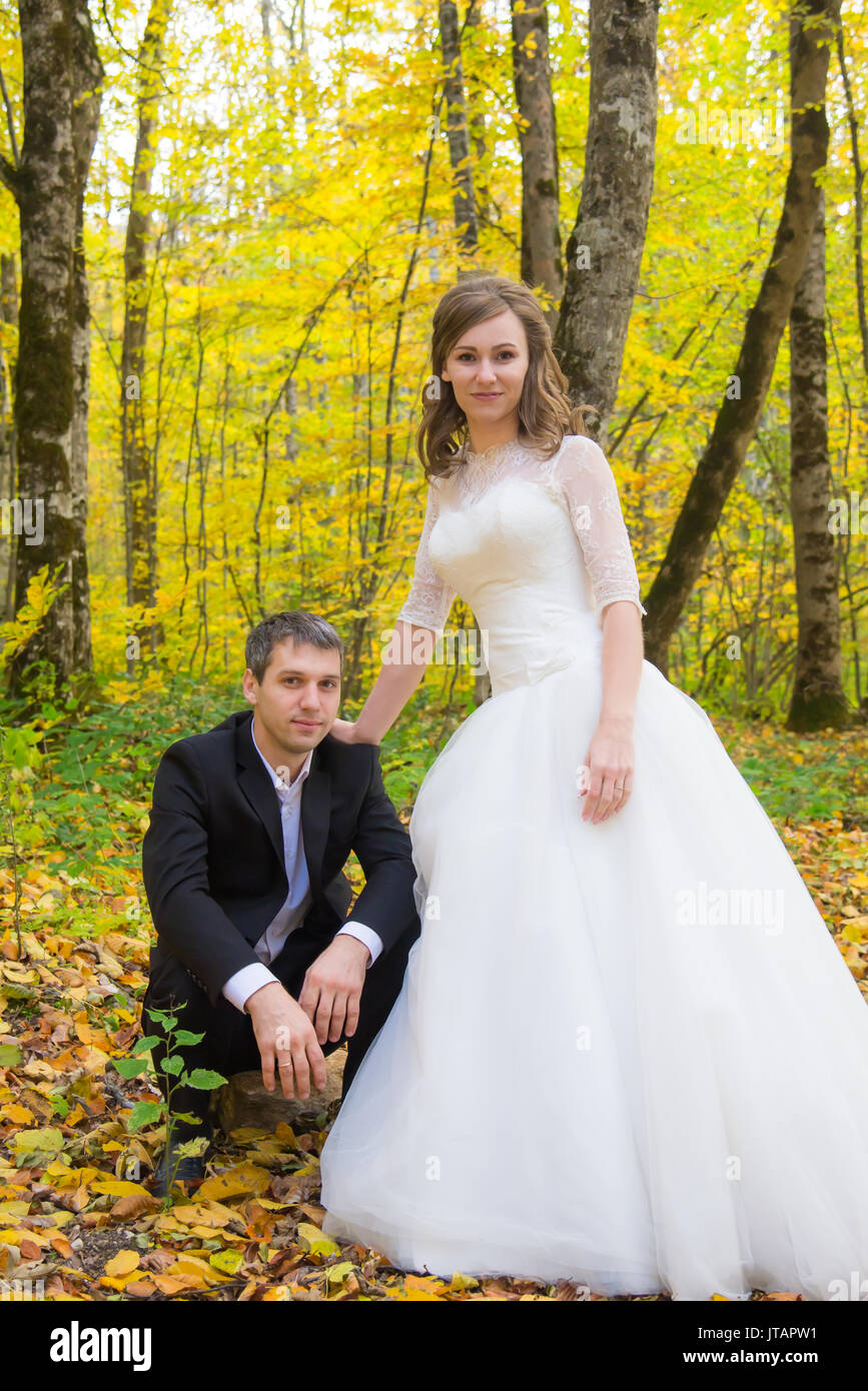 Beautiful married couple in the wedding day Stock Photo - Alamy