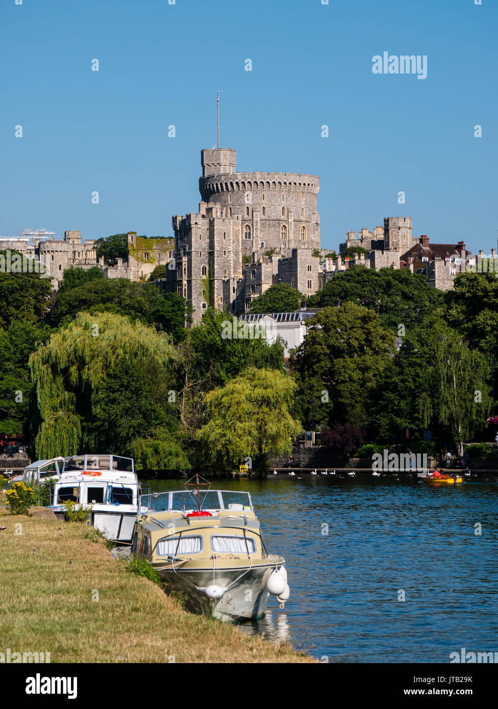 River Thames, with view of Windsor Castle, Windsor, Berkshire, England ...