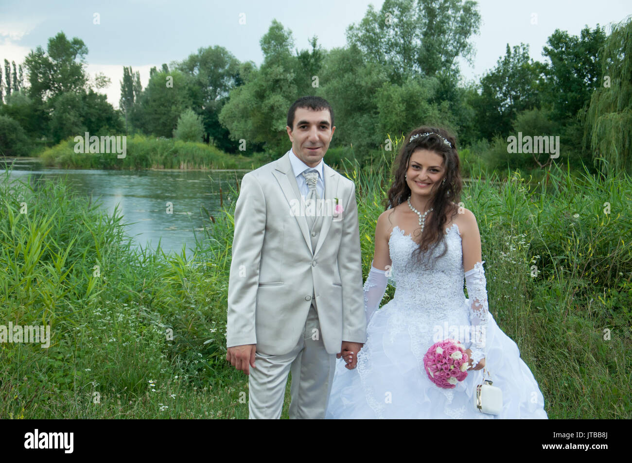 Beautiful married couple in the wedding day Stock Photo - Alamy