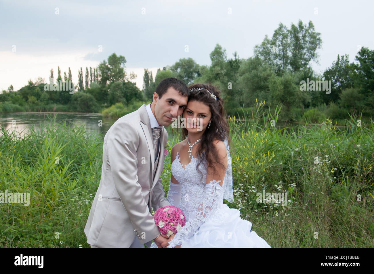 Beautiful married couple in the wedding day Stock Photo - Alamy
