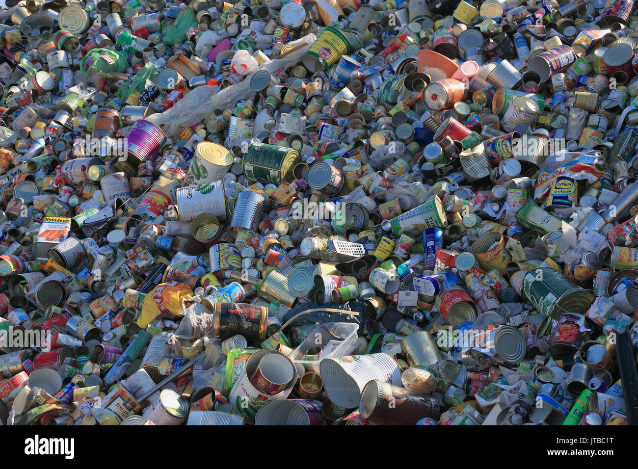 Waste industry, stock to the recycling, drinks cans, tin plate ...