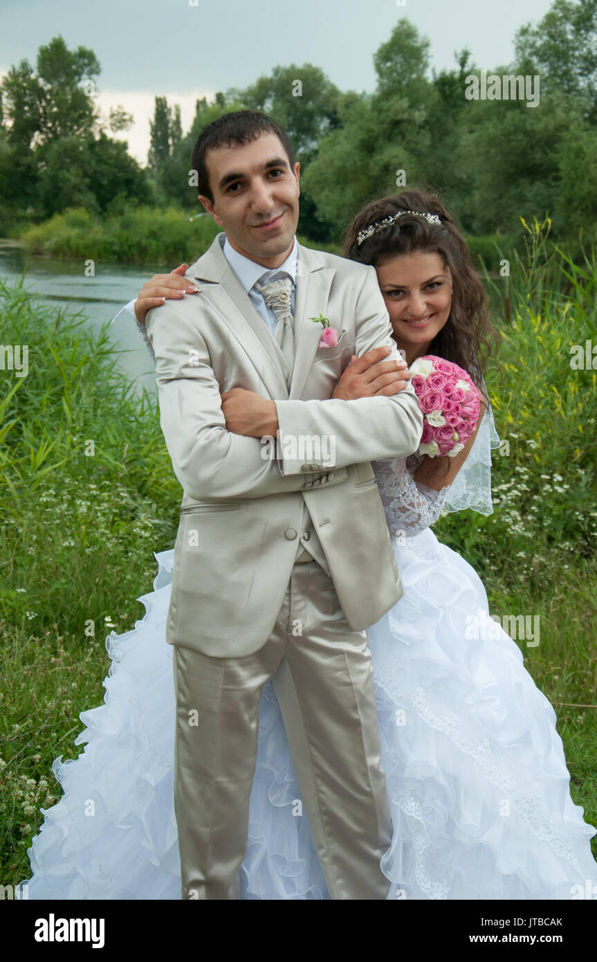 Beautiful married couple in the wedding day Stock Photo - Alamy