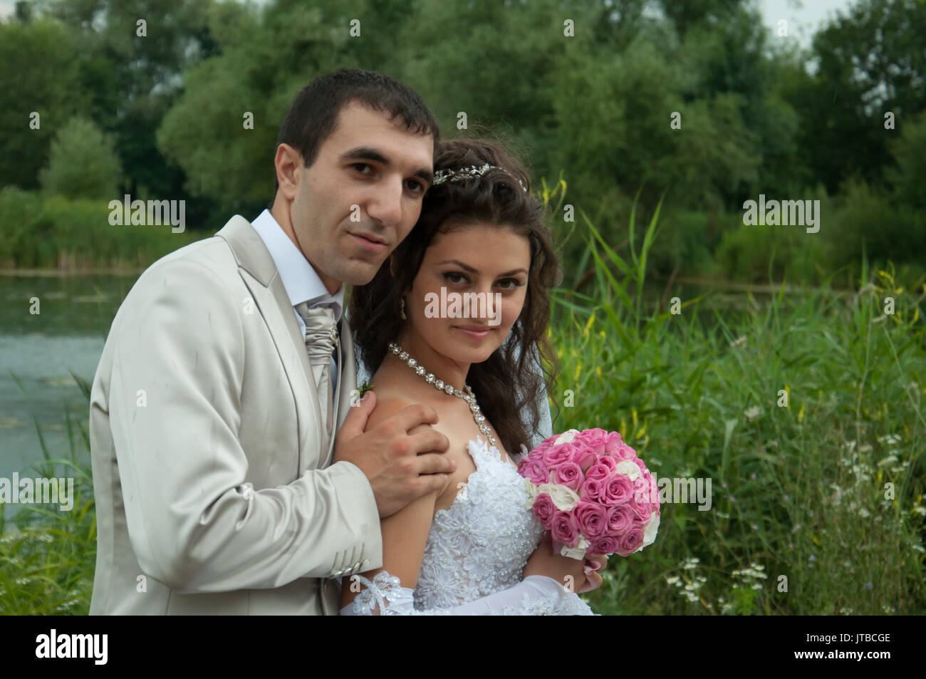 Beautiful married couple in the wedding day Stock Photo - Alamy
