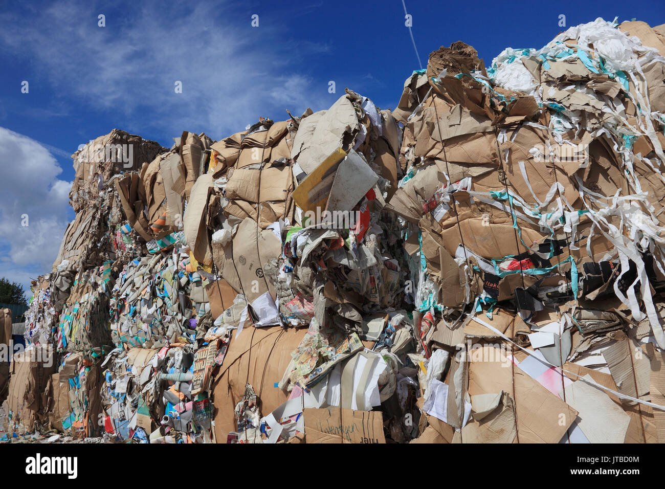 Waste paper bales in a recycling company, Altpapierballen in einem ...