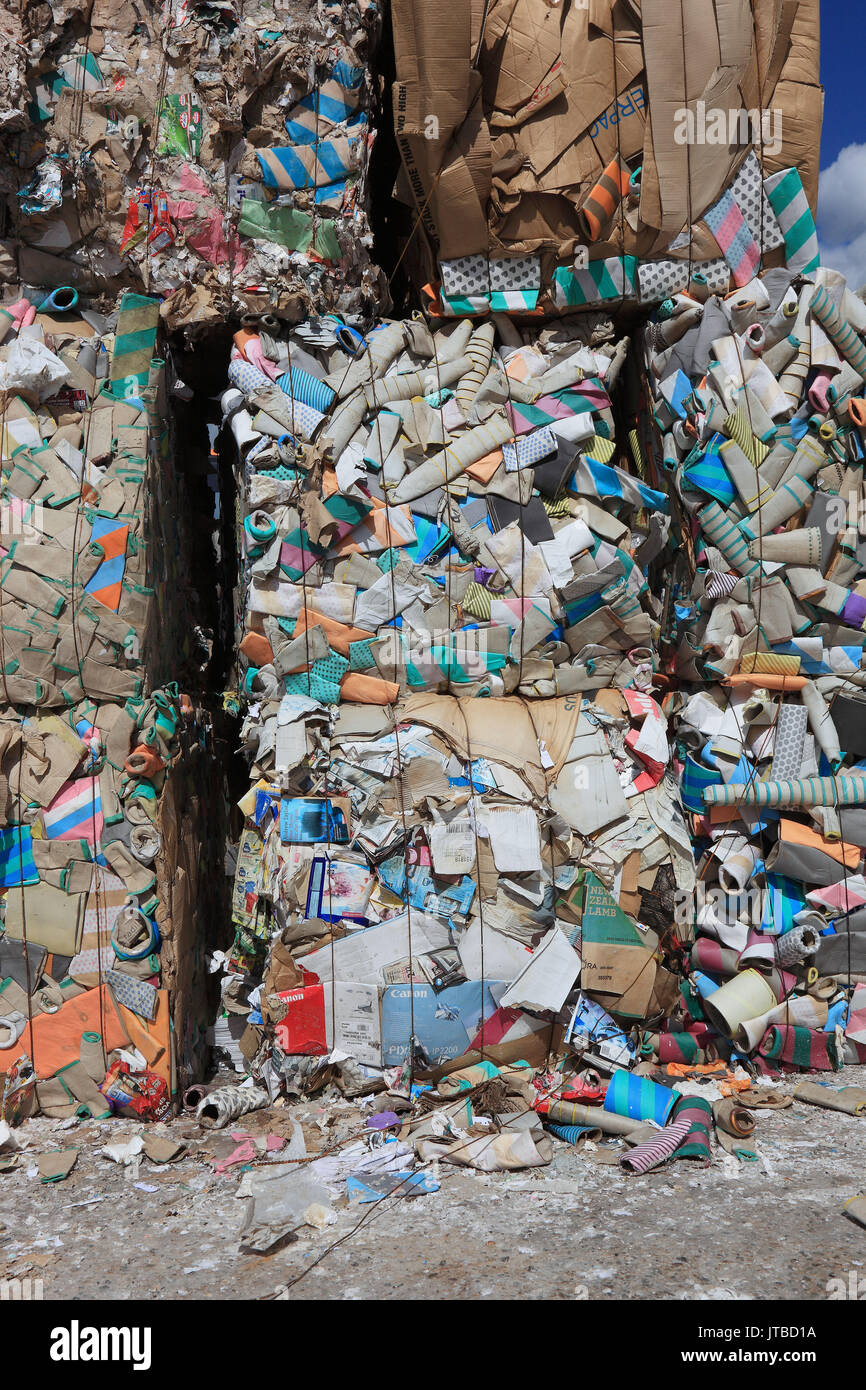Waste paper bales in a recycling company, Altpapierballen in einem ...