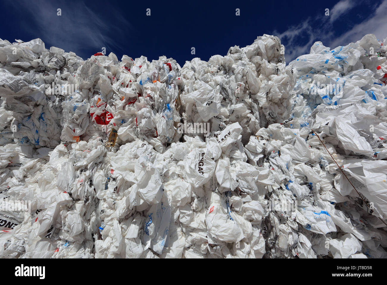 Bales with plastic foils for the plastic recycling in a recycling ...