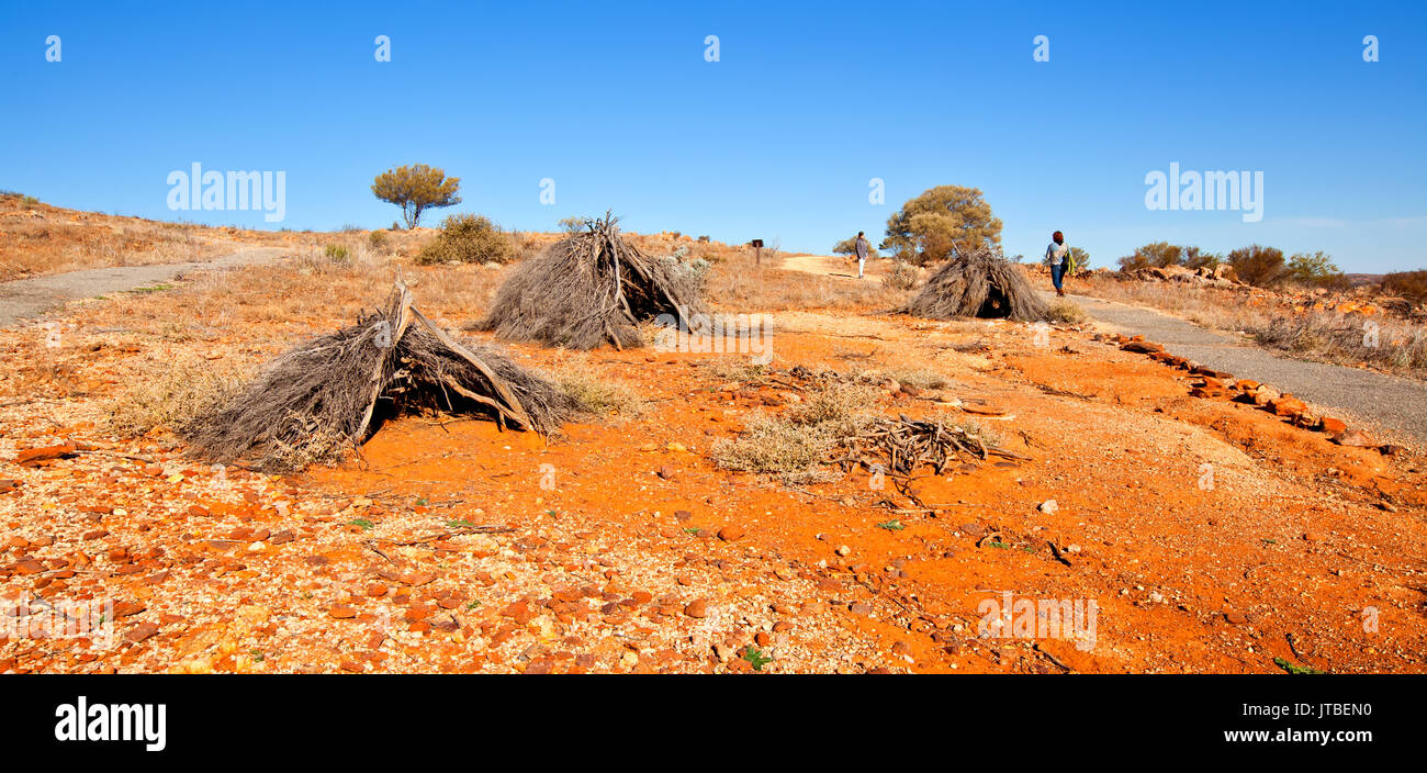Aboriginal dwelling humpy wurely wurlie shelter hi-res stock ...