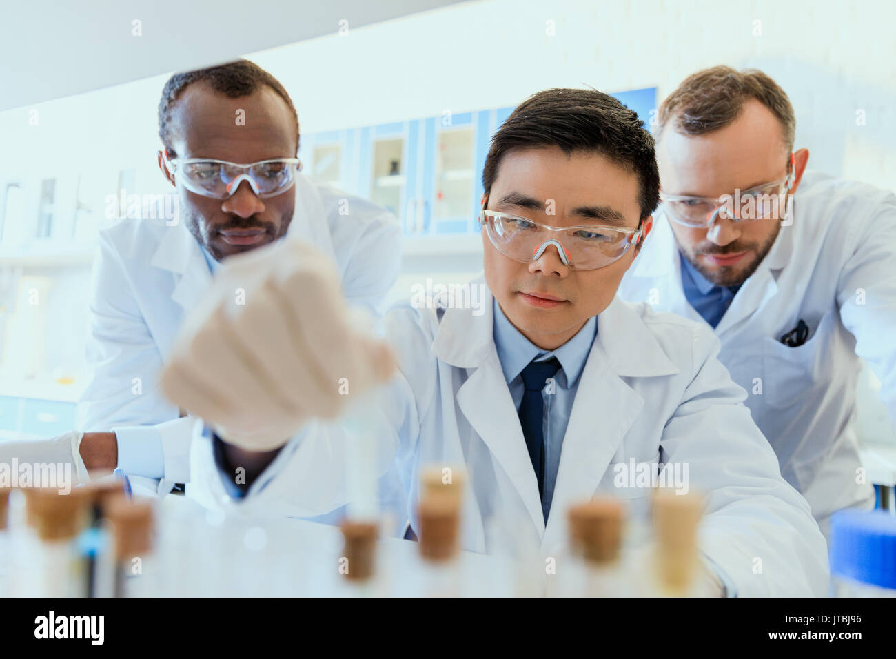 Scientific analysis group hi-res stock photography and images - Alamy