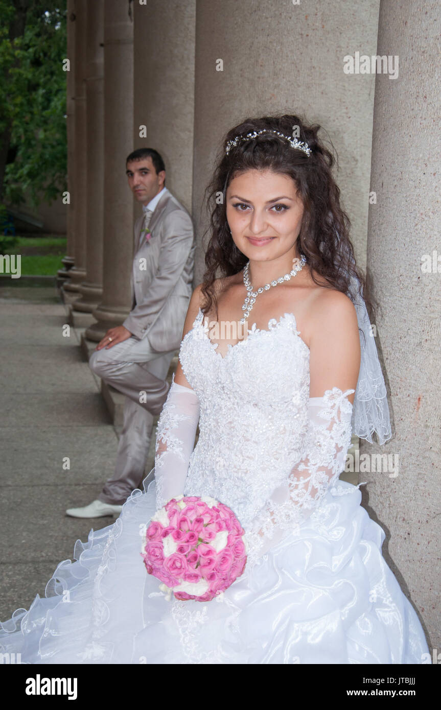 Beautiful married couple in the wedding day Stock Photo - Alamy