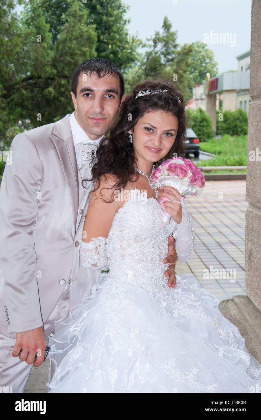Beautiful married couple in the wedding day Stock Photo - Alamy