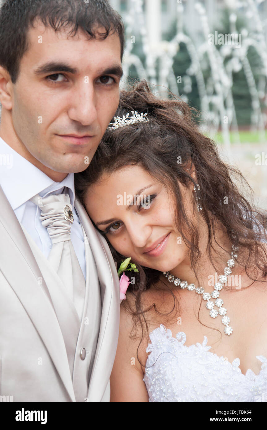 Beautiful married couple in the wedding day Stock Photo - Alamy
