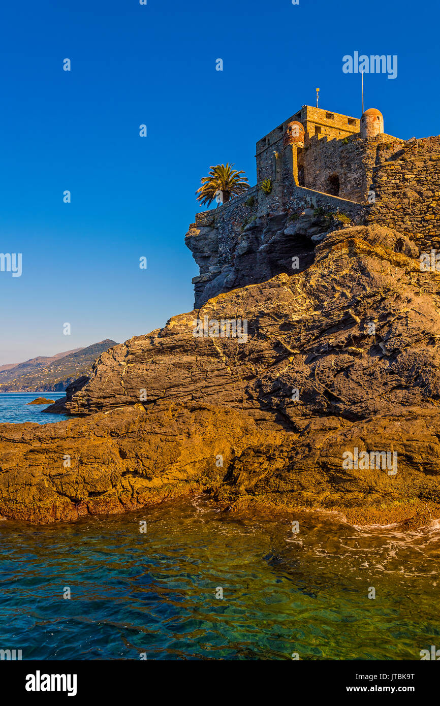 Castello dragonara hi-res stock photography and images - Alamy