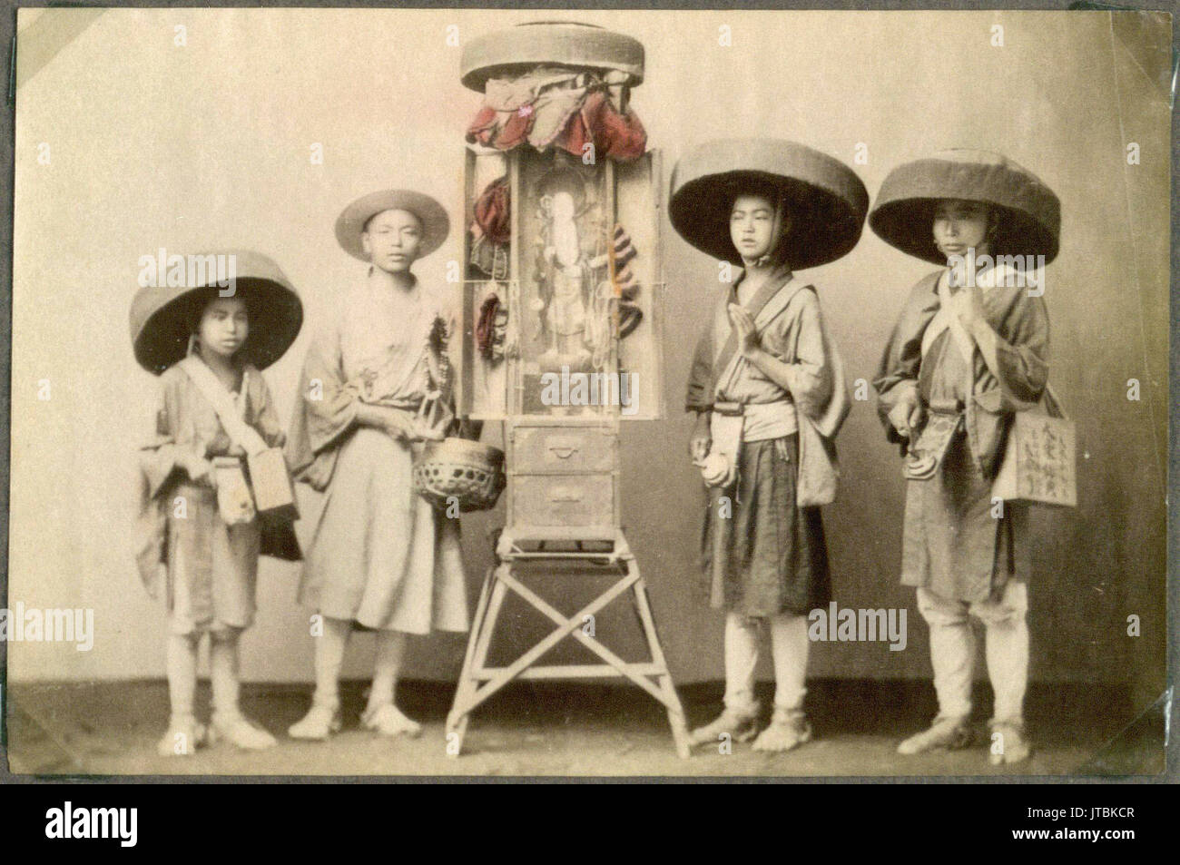 Japanese pilgrims hi-res stock photography and images - Alamy