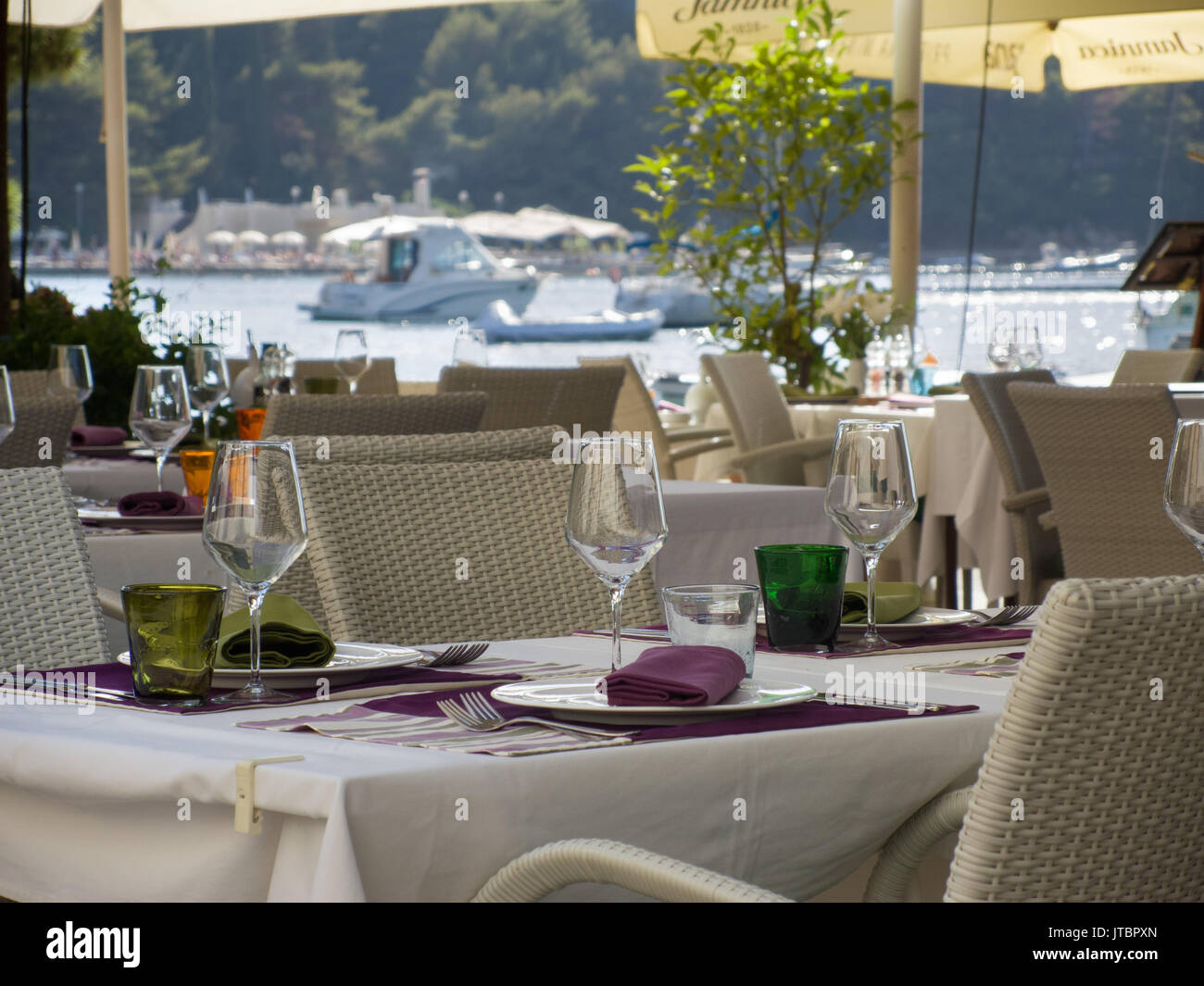 Alfresco dining table set hi-res stock photography and images - Alamy