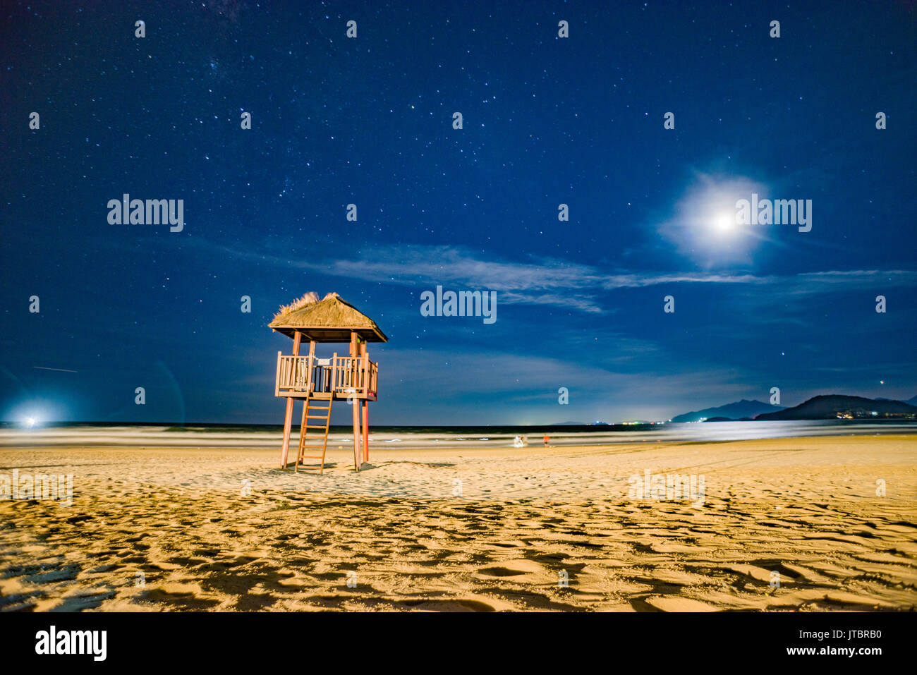 Beach full moon stars hi-res stock photography and images - Alamy