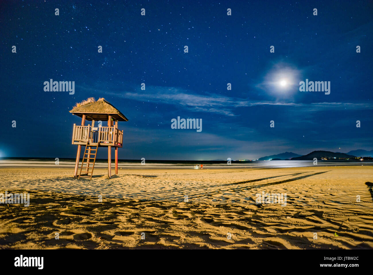 Beach sea full moon stars hi-res stock photography and images - Alamy