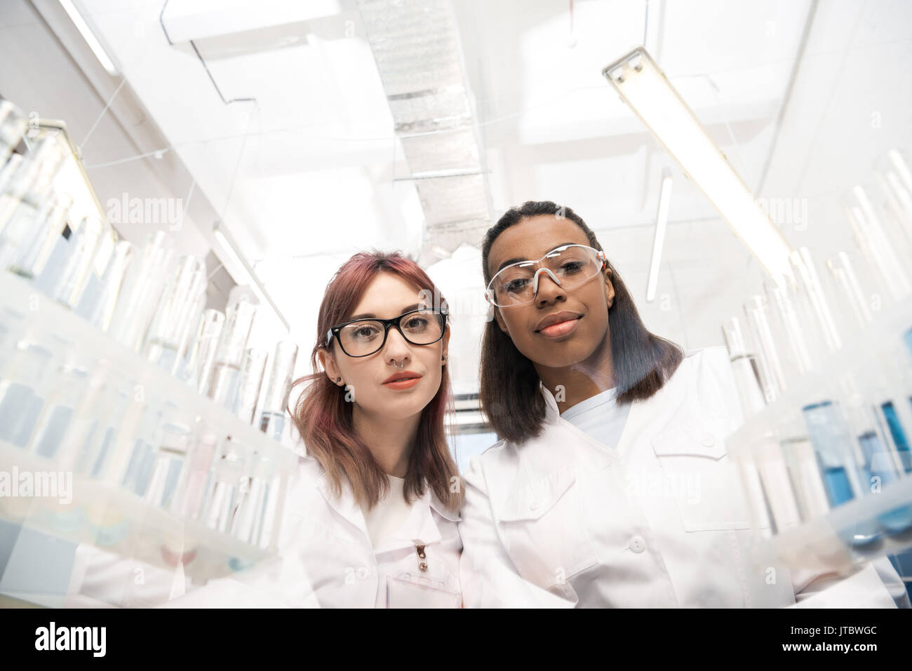 Group of scientists women hi-res stock photography and images - Alamy