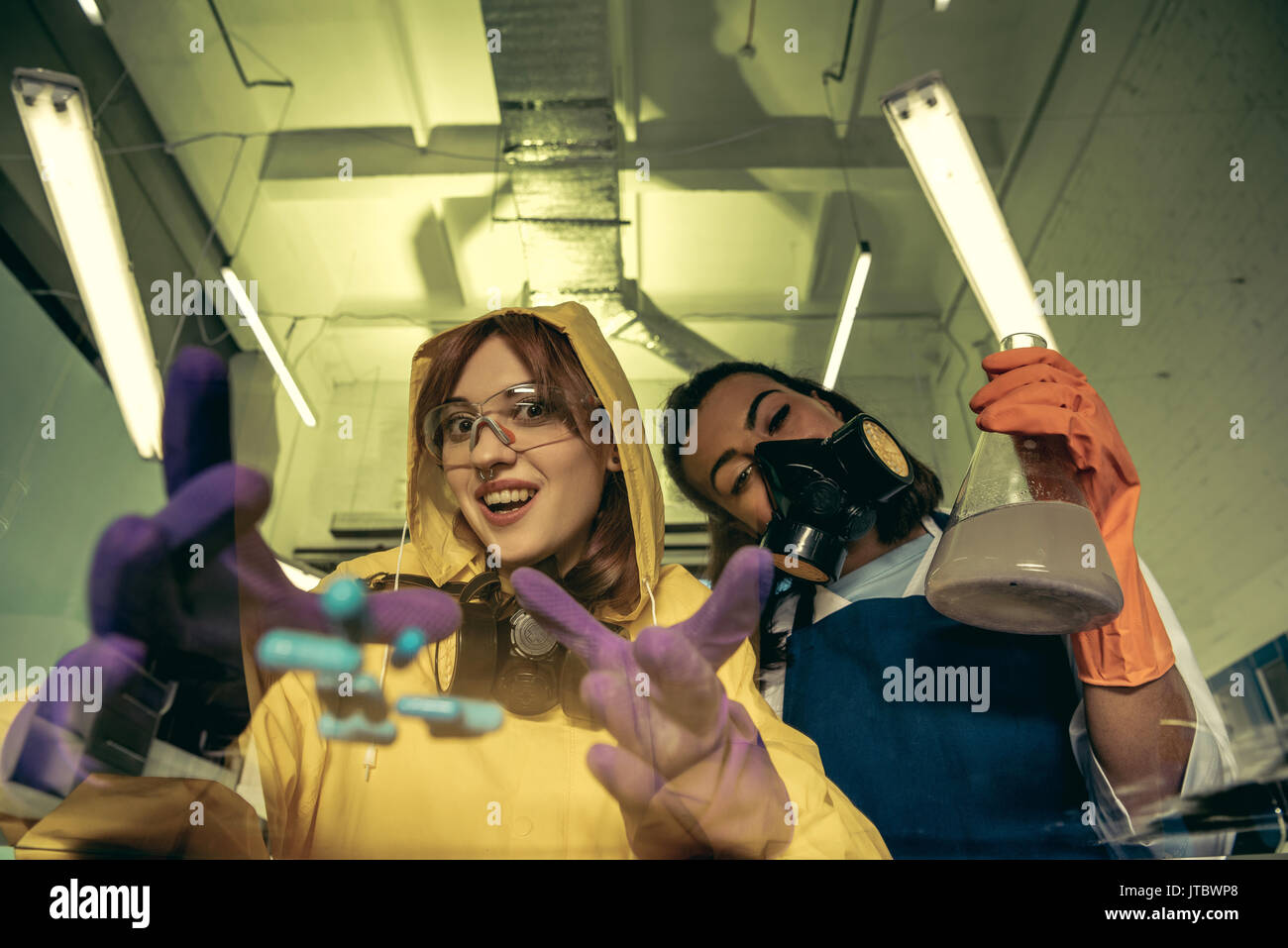 Chemical lab flask hi-res stock photography and images - Alamy