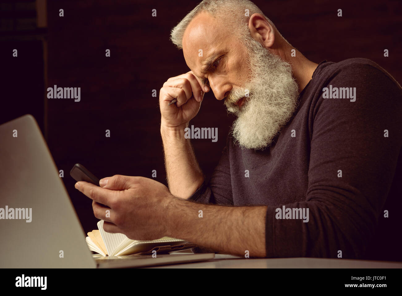 Angry old man and computer office hi-res stock photography and images ...