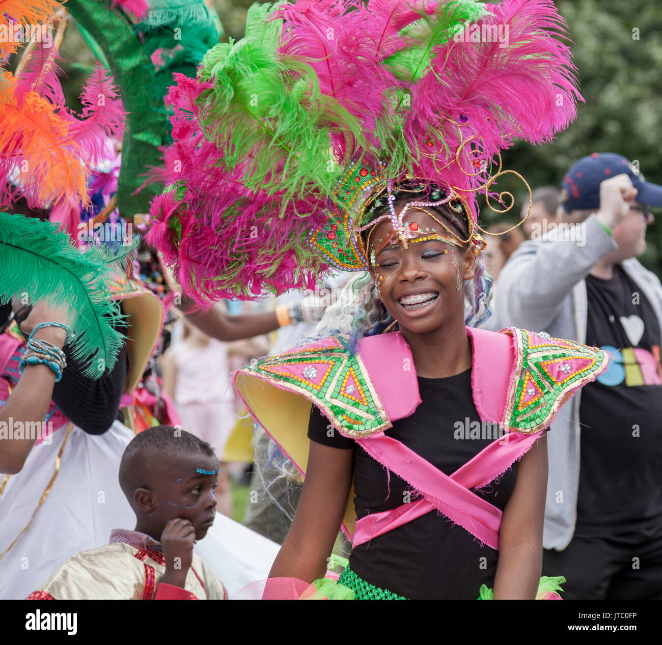 Pretty girl festival hi-res stock photography and images - Alamy