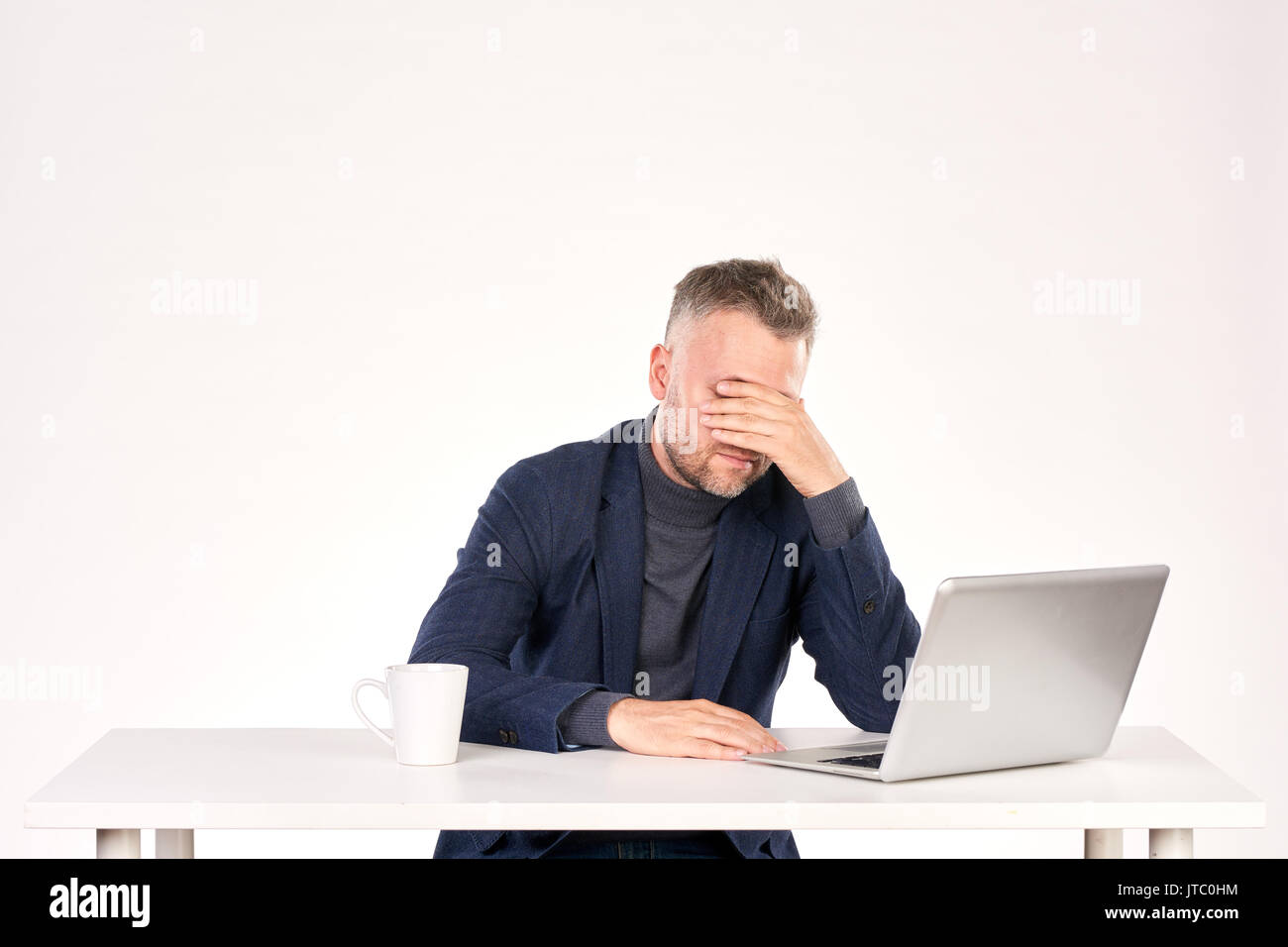 Facepalm office hi-res stock photography and images - Alamy