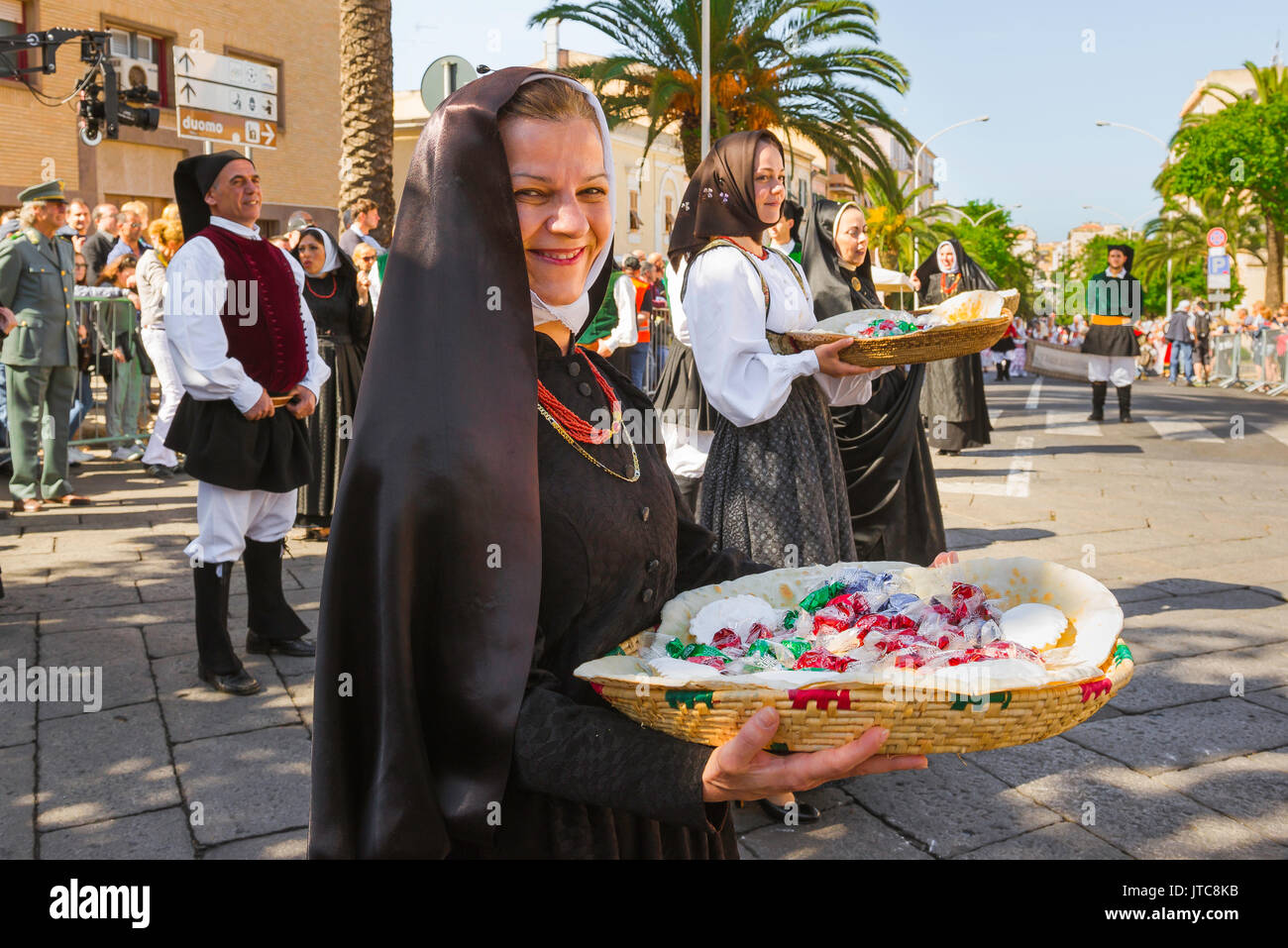 Woman sardinian dress hi-res stock photography and images - Alamy