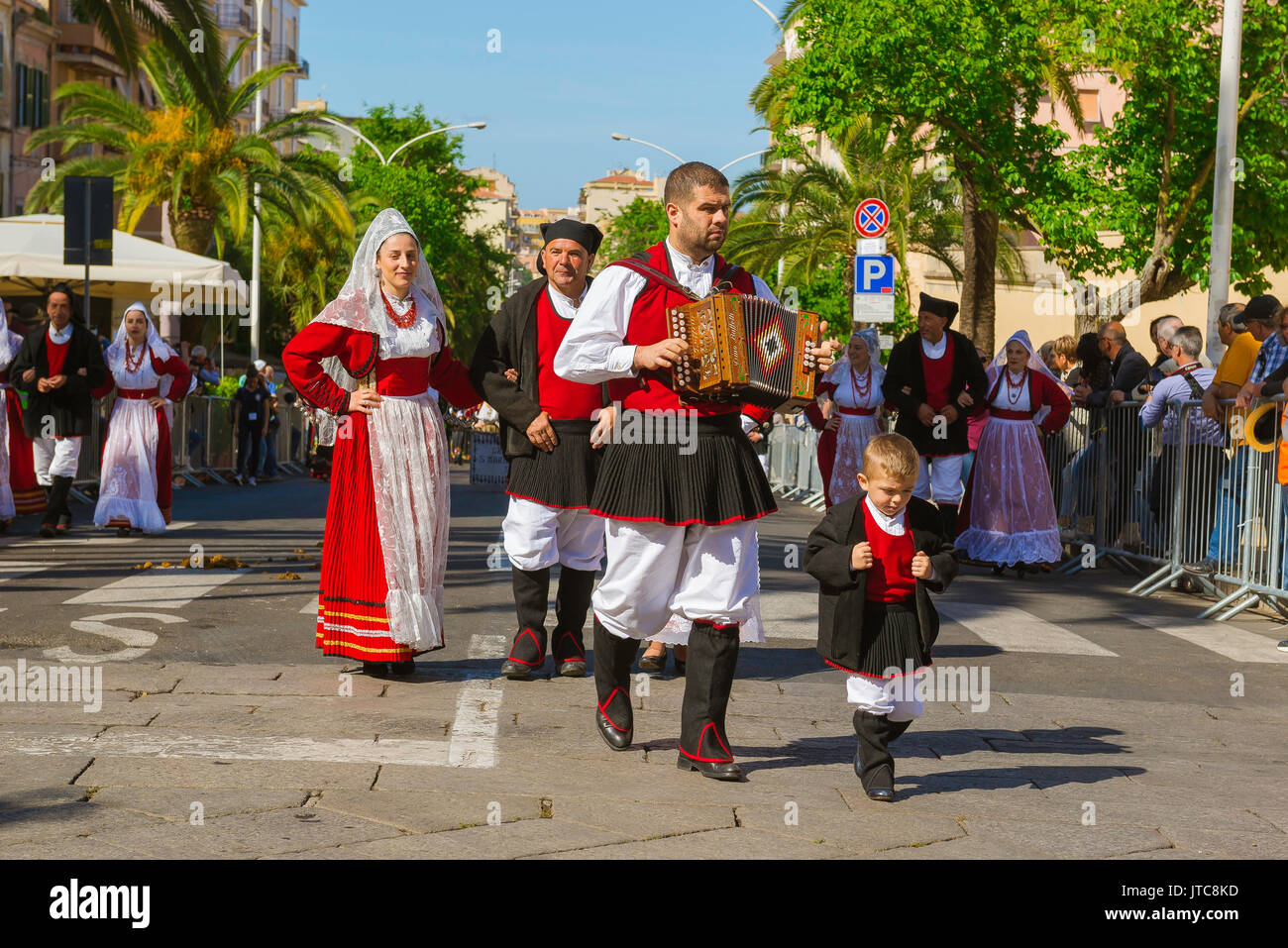 Family in costume hi-res stock photography and images - Alamy