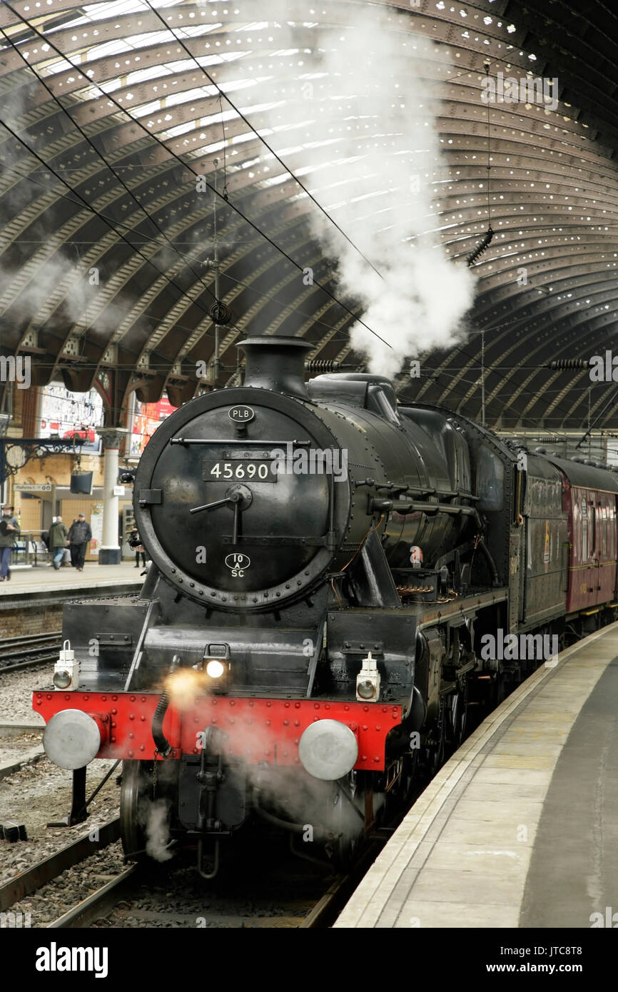 45690 leander train hi-res stock photography and images - Alamy