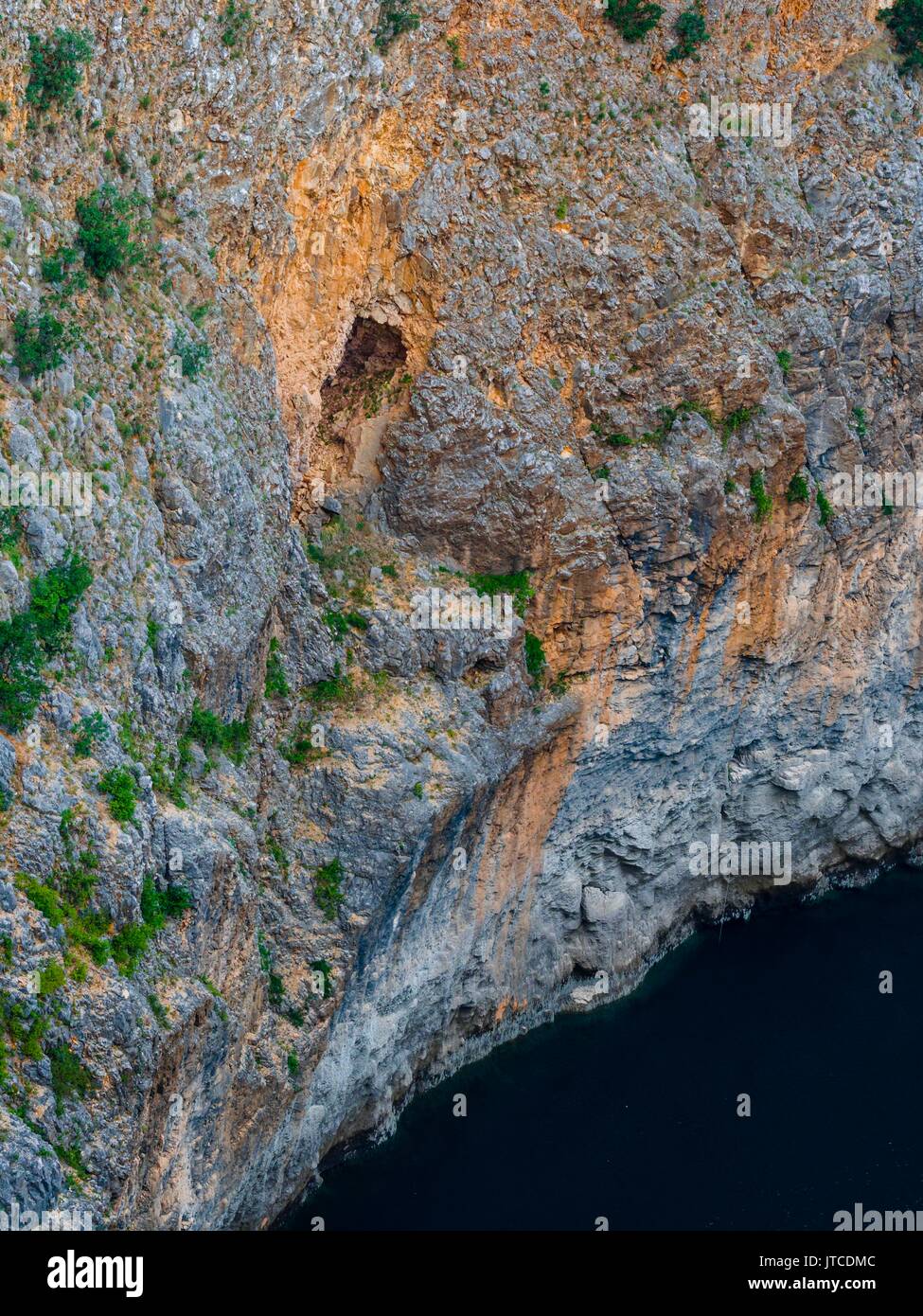 Crveno hi-res stock photography and images - Alamy