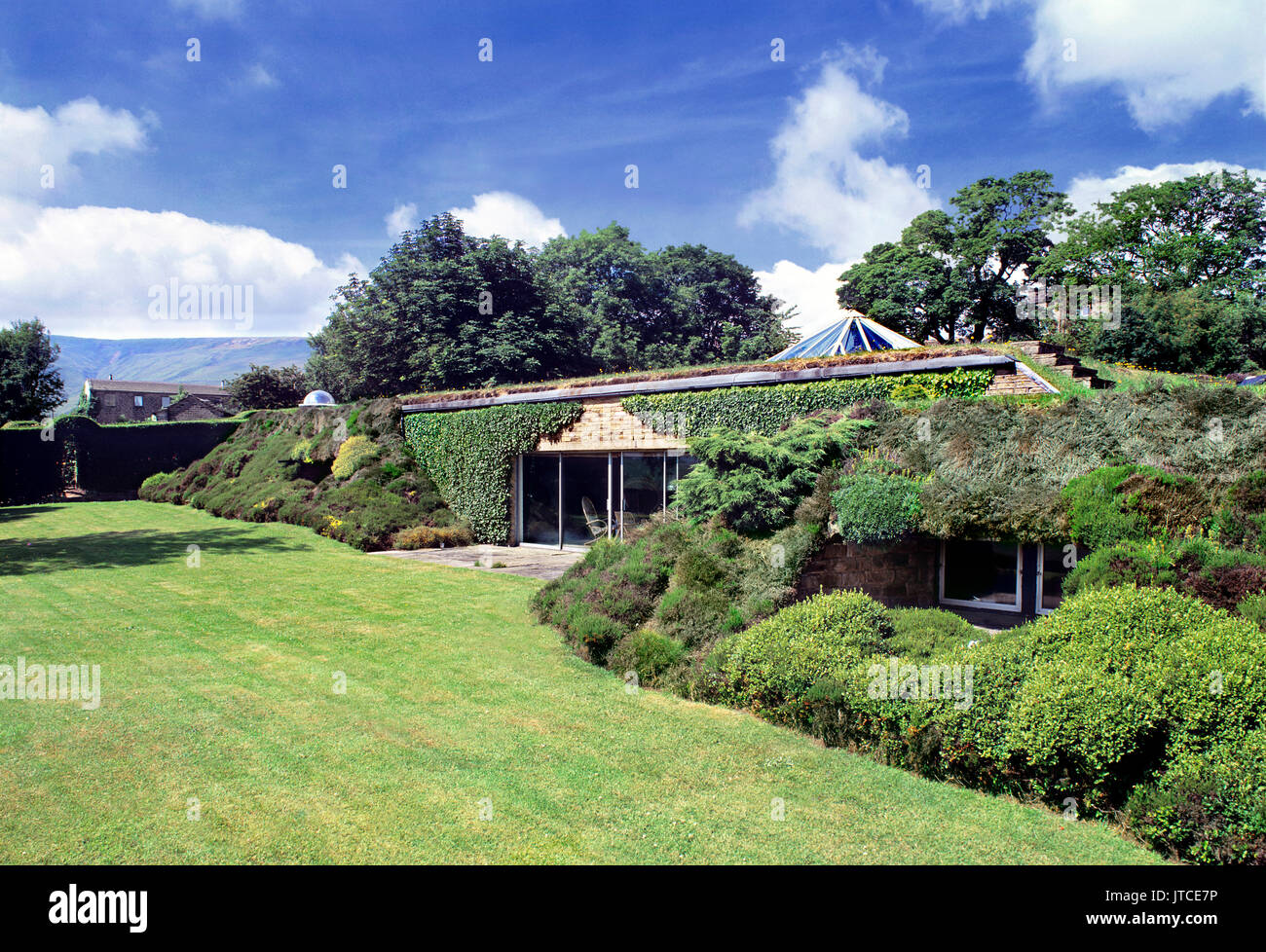 "Underhill": the first modern earth-sheltered house in Britain (1975 ...