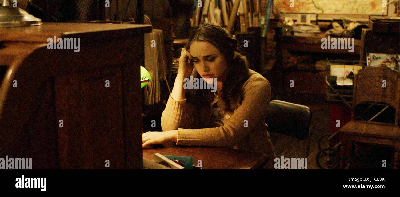 IRIS, Alice Kremelberg, 2017. ©Dirty Empire Films/courtesy Everett ...