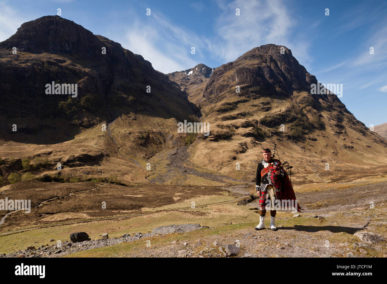 Scottish piper hi-res stock photography and images - Alamy