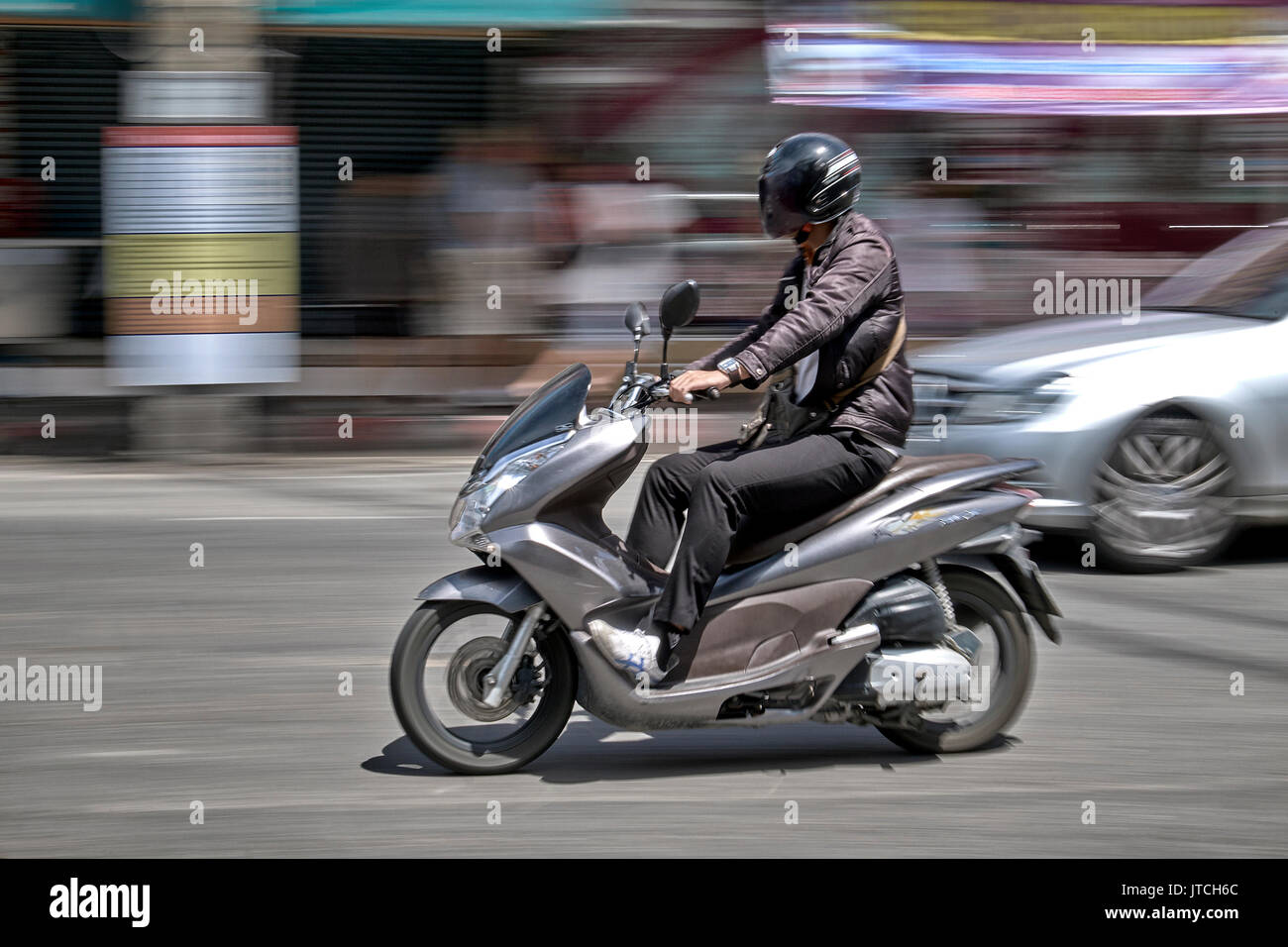 Speeding motorcycle hi-res stock photography and images - Alamy