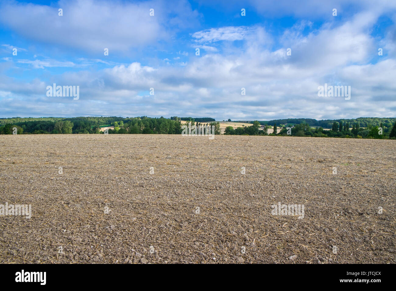Farmland and clouds hi-res stock photography and images - Alamy