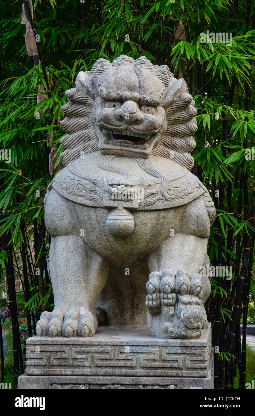 Chinese temple lion statue singapore hi-res stock photography and ...