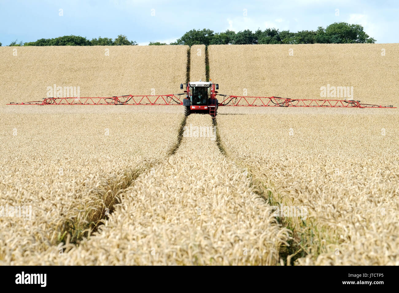 Crop spraying hi-res stock photography and images - Alamy