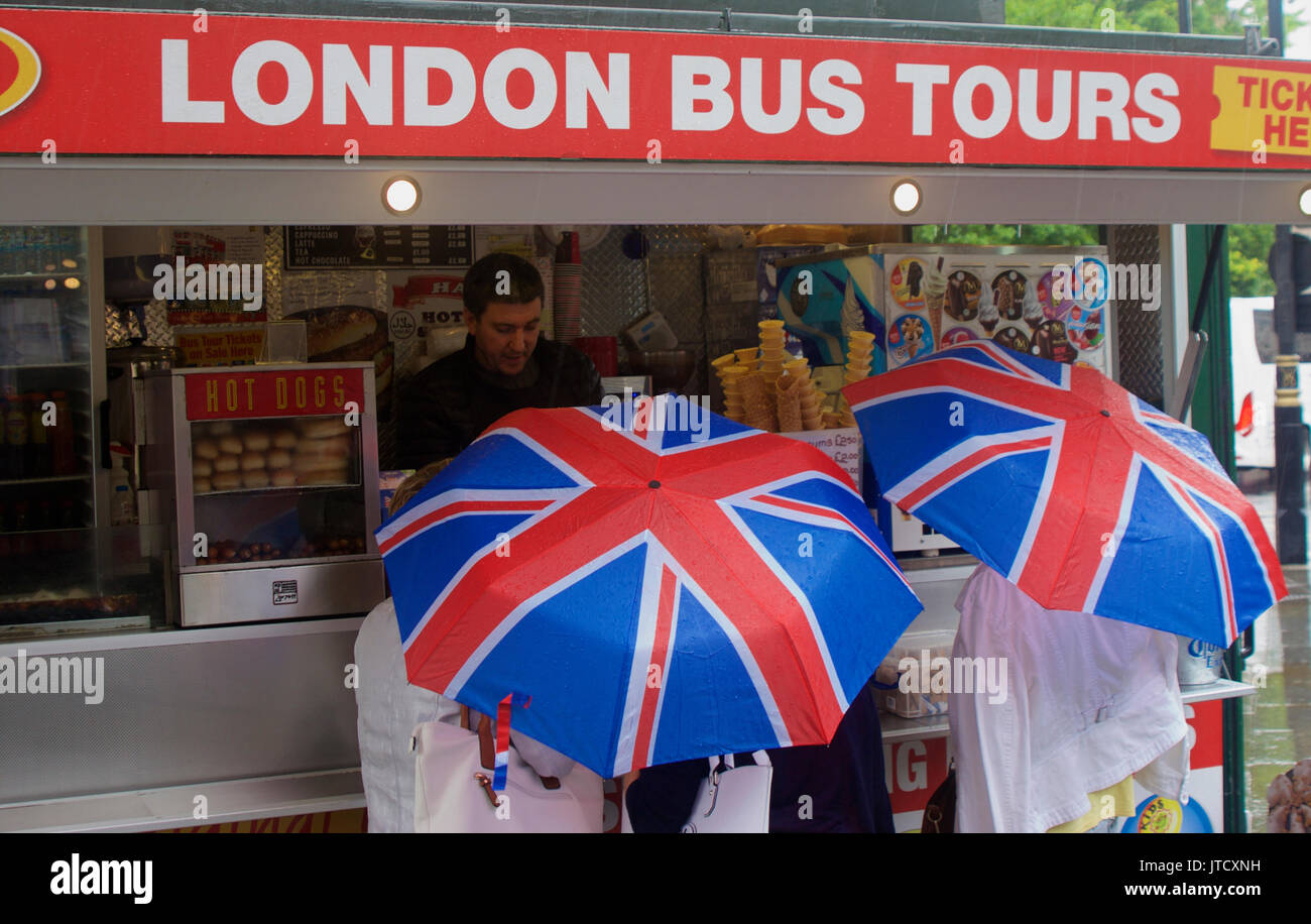 Bus with union jack hi-res stock photography and images - Alamy