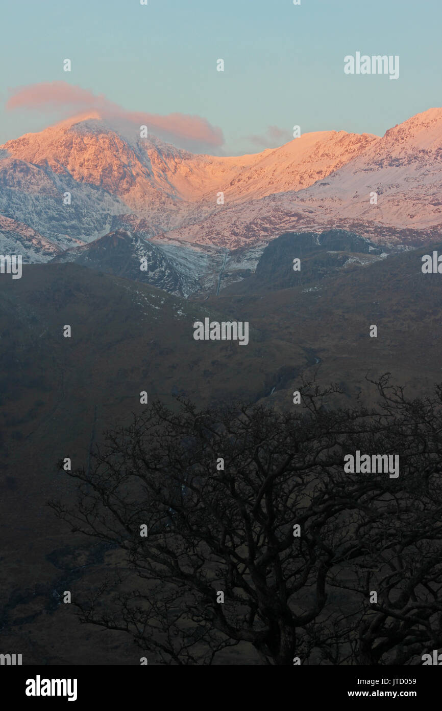 Snowdon summit at sunrise in winter Stock Photo - Alamy