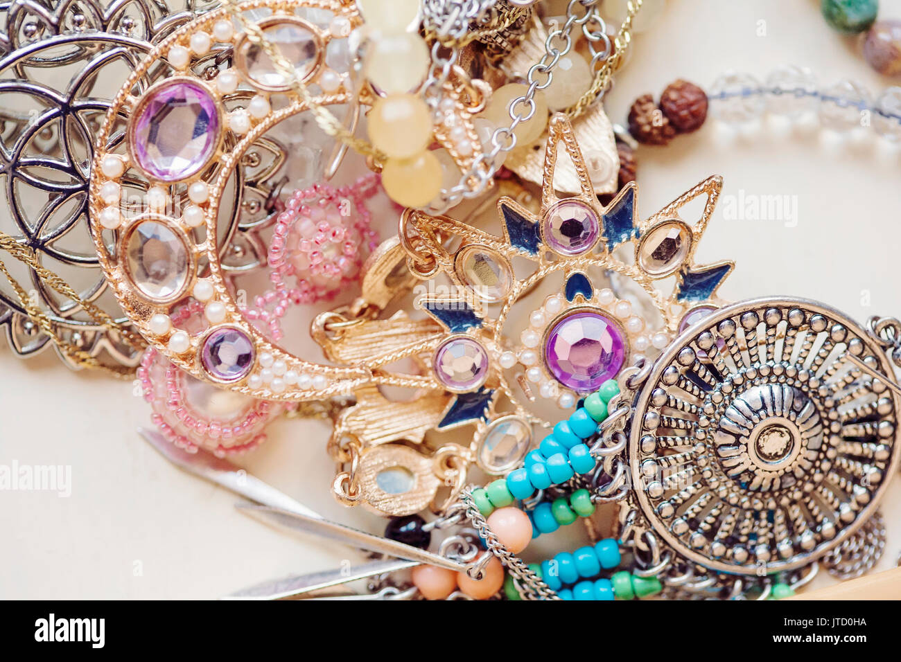 Beautiful girl gold jewelry hi-res stock photography and images - Alamy