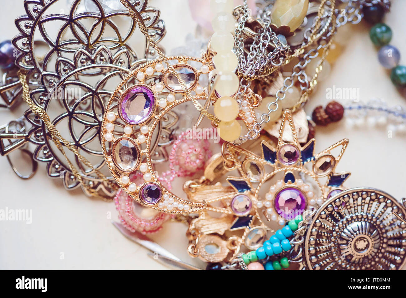 Beautiful girl gold jewelry hi-res stock photography and images - Alamy